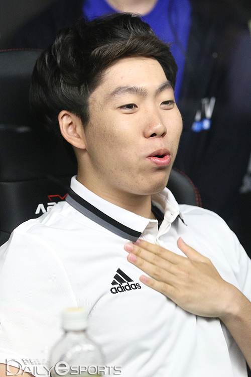 포토 무승부에 가슴 쓸어내린 김병권