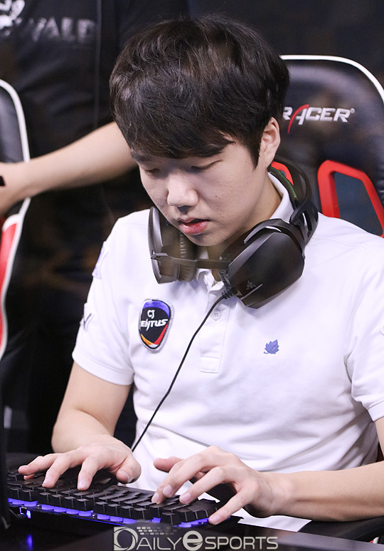 포토 Cj 하루 강민승 키보드 이상 없음