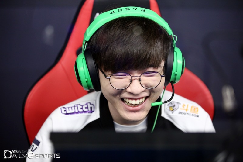 롤드컵 대표 선발전 Skt 행동대장 페이커 이렐리아 앞세워 2대1
