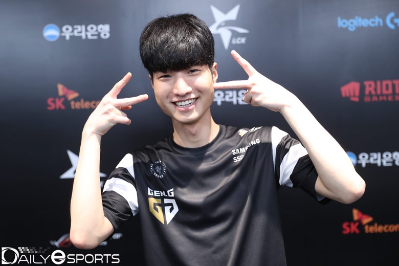 롤챔스 젠지 쿠잔 이성혁 한왕호에게 많이 의존하고 있다