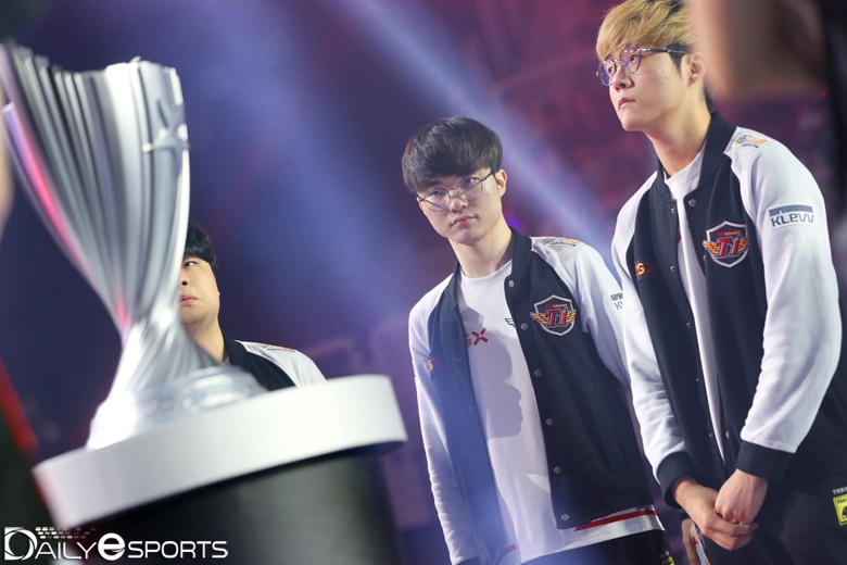 포토 Skt 페이커 이상혁 롤챔스 트로피 탐나