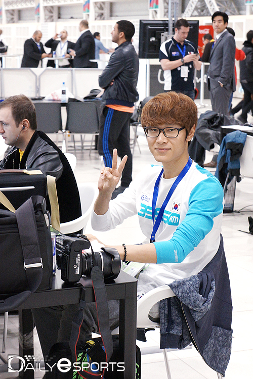 Iesf 한국 대표 주성욱 2전 전승으로 1일차 완료