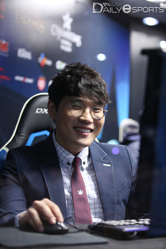 포토 클템 이현우 해설 위원 오늘부터 롤챔스 시작