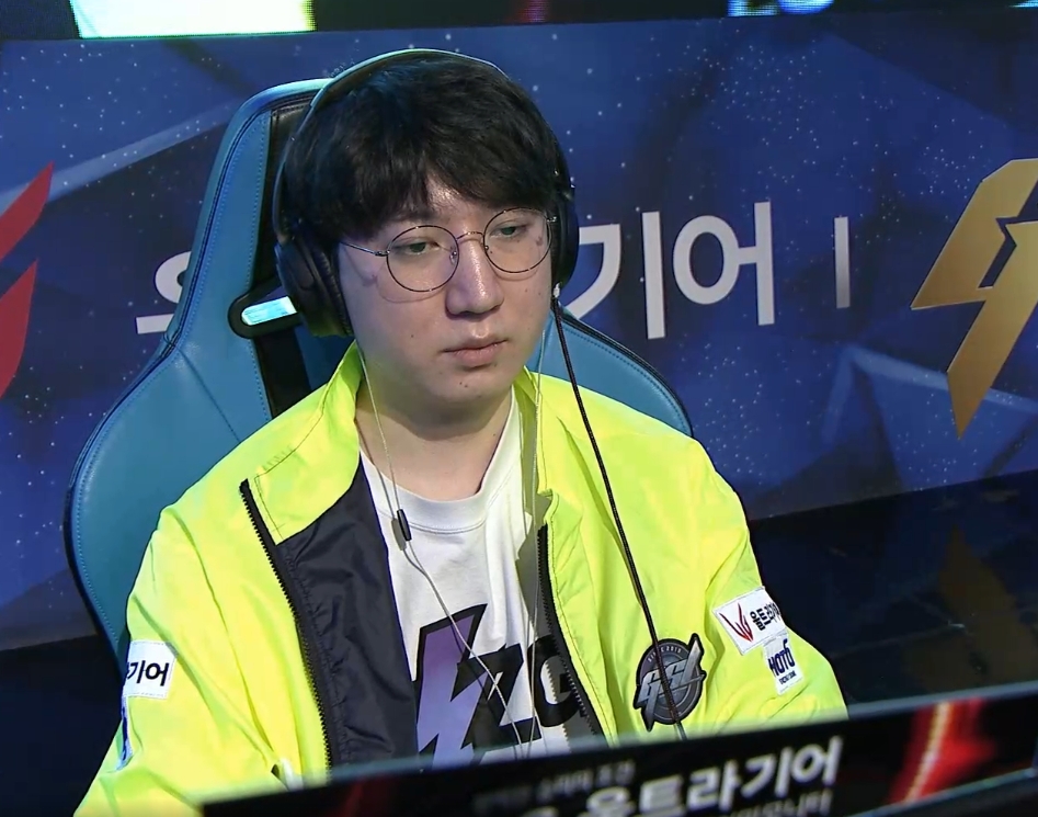 Gsl 이신형 타이밍 러시로 남기웅 제압 승자전 진출