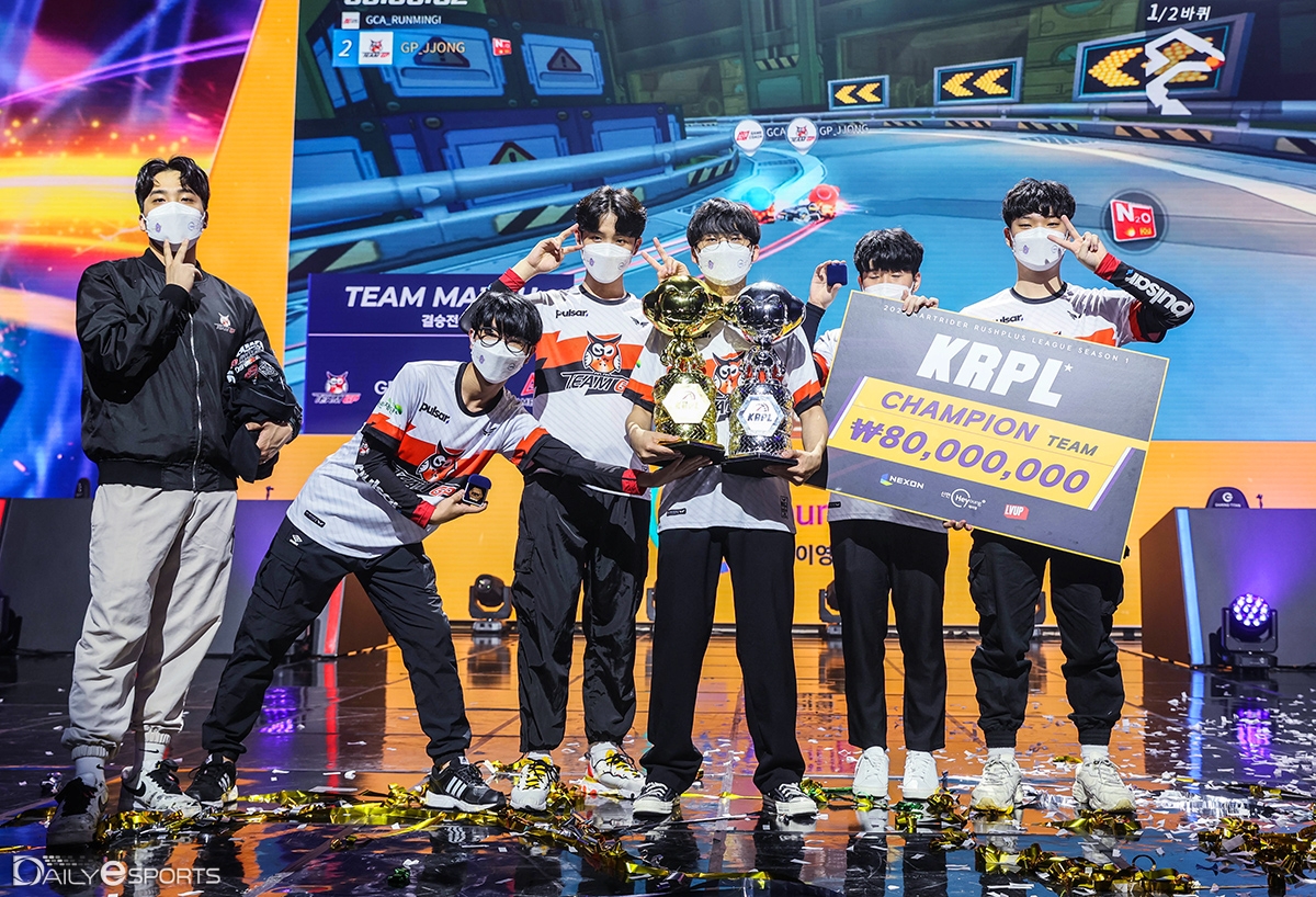 [포토] 2022 KRPL 시즌1 챔피언 팀GP '우승 기념 포즈'