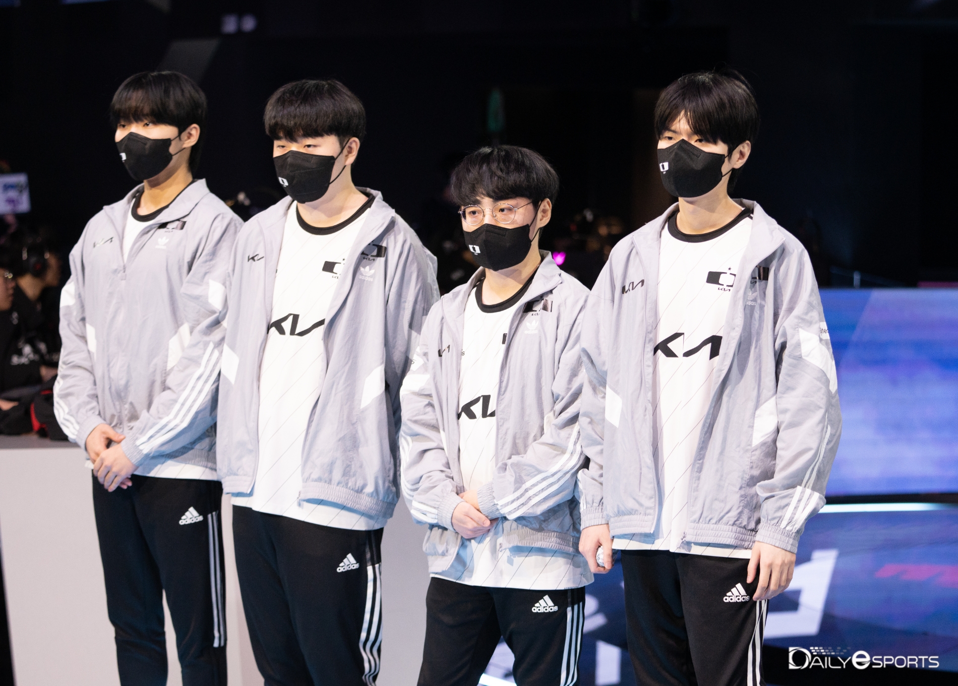 포토 T1과 대결하는 디플러스 기아