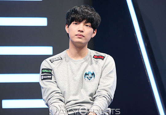 롤챔스 플라이 송용준 아리 왜 하는지 모르겠다