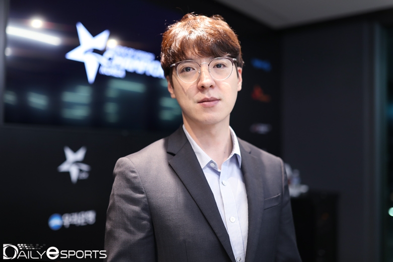 롤챔스 결승 Skt 김정균 감독 12월 결혼프러포즈는 아직
