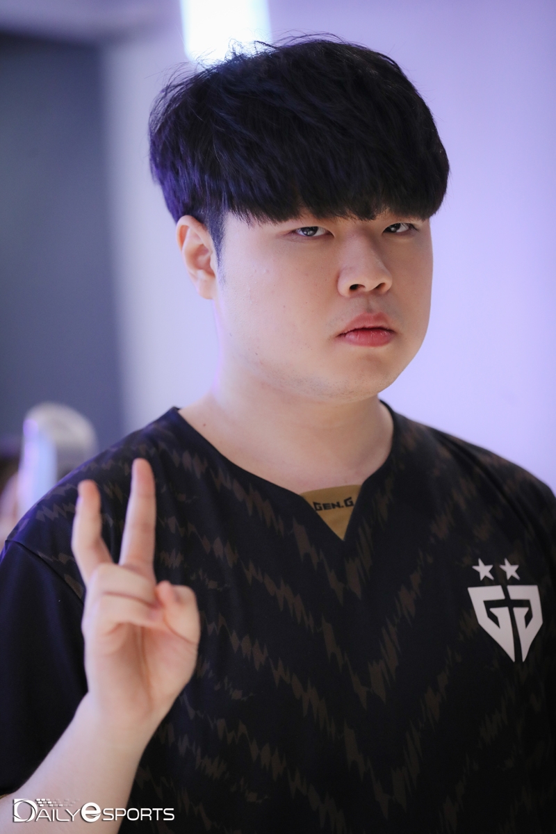 포토 클리드 김태민 살벌한 브이~