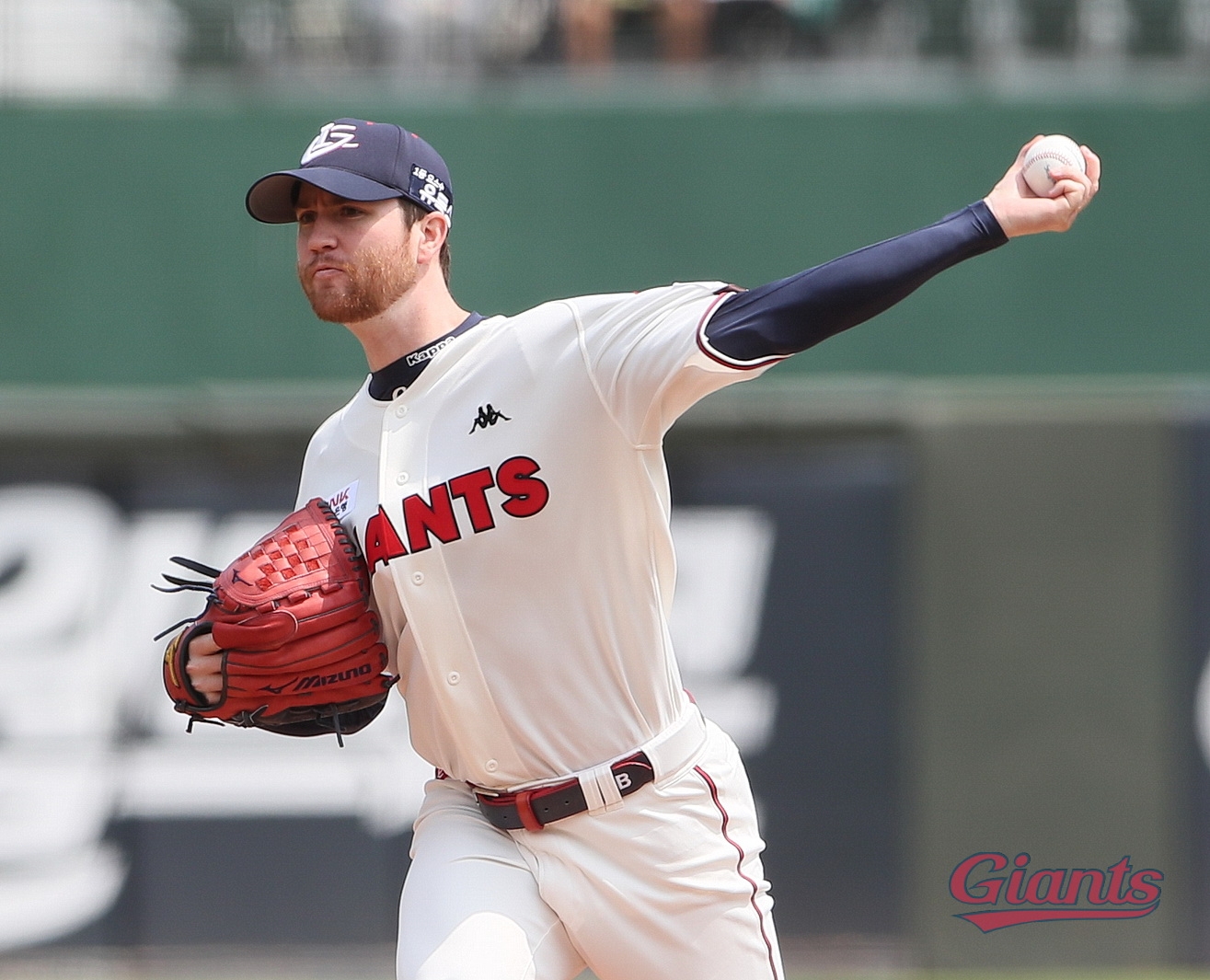 반즈 6연승 호투와 안치홍 만루홈런 등 개인최다 6타점 맹타로 롯데 자이언츠 20승 문턱 들어서한화 문동주 두번째 등판서 1이닝 무실점 완벽투로 데뷔전 투구와는 전혀